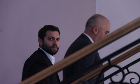 Kjo është logoja e MIA-s, Agjencisë për Media dhe Informim që do ...