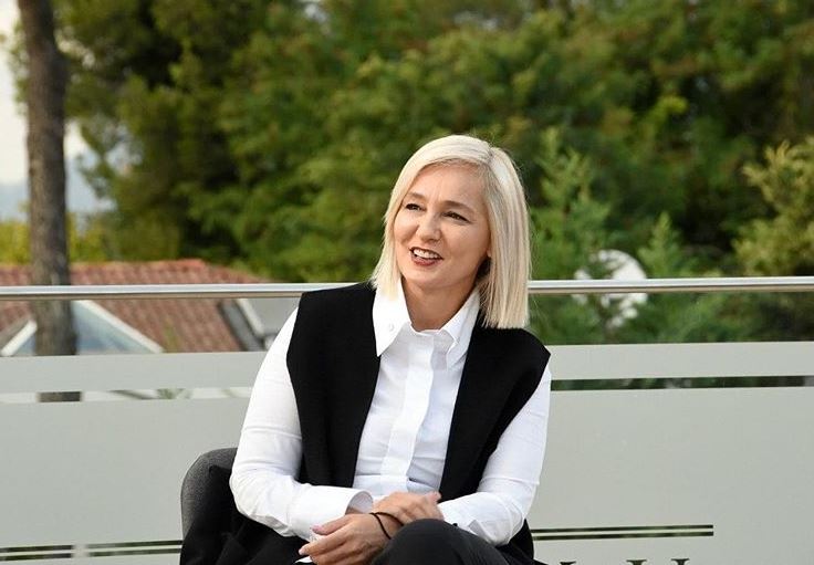 Monika Lubonja të rinjve në shtëpi: Brez patatinash! – Podiumi Lajmet ...