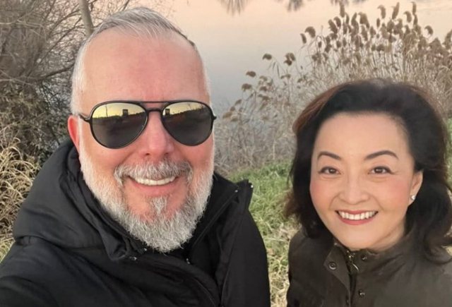 Foto/ Yuri Kim dhe Sokol Balla dalin shëtitje nga liqeni. Ambasadorja ...