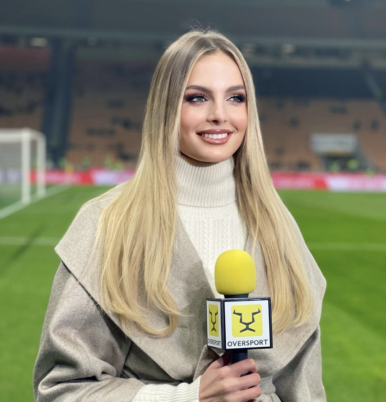 FOTO/ Fama i shkon deri në Rusi, Cindy Marina, modelja dhe tifozja e ...