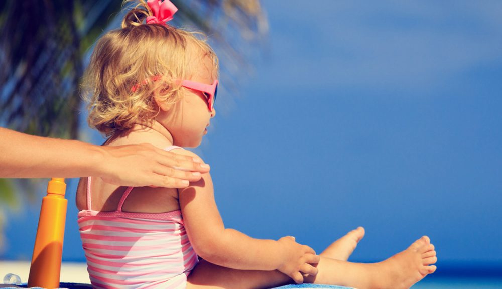 A duhet të vendosni krem dielli tek foshnjat? – Podiumi Lajmet më të ...