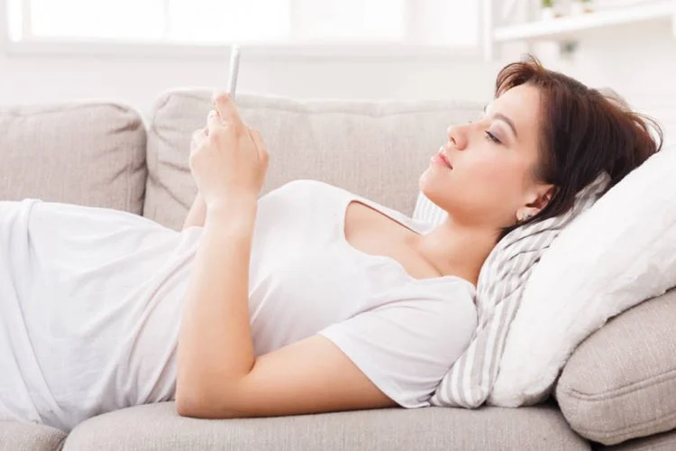 Përse njerëzit gënjejnë më shumë nëpërmjet telefonit – Podiumi Lajmet ...