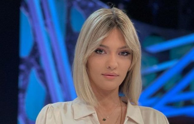 “Lider je, nuk bëhesh”, Ina Kollçaku: O Berishë, të dua! – Podiumi ...