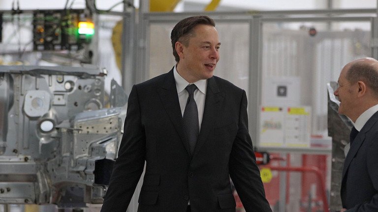 Elon Musk thyen rekordin Guinness – Podiumi Lajmet më të fundit në Shqipëri