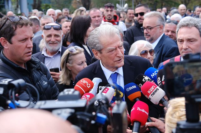 “Çdo votë për Alibashën, shkon për Ramën” – Podiumi Lajmet më të fundit ...