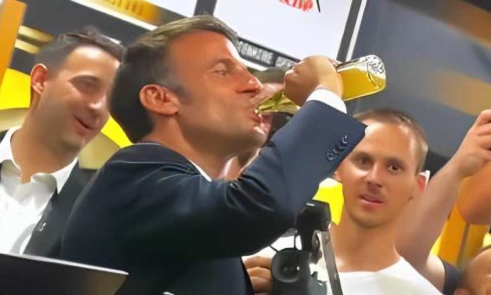 Emmanuel Macron pi një shishe birrë pa u ndalur (VIDEO) – Podiumi ...