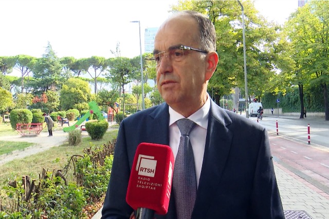 Presidenti del në televizor – Podiumi Lajmet më të fundit në Shqipëri