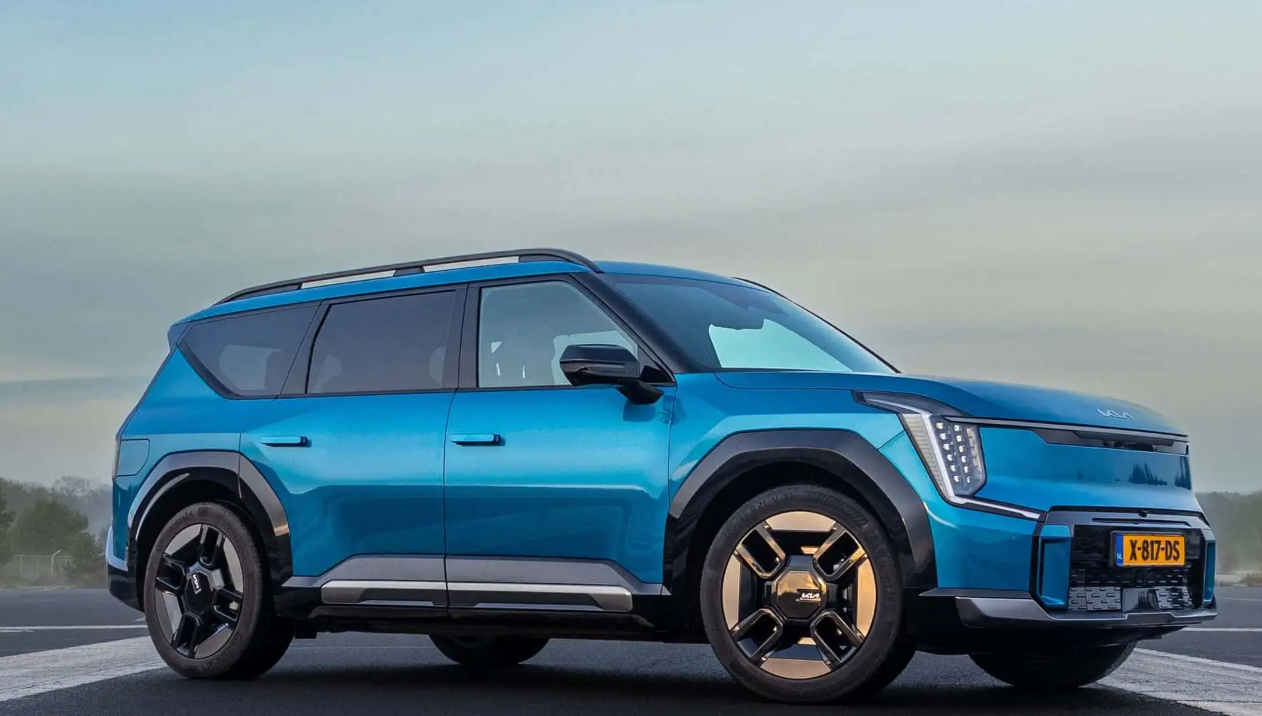 Kia EV9 votohet Makina e Vitit 2024 – Podiumi Lajmet më të fundit në Shqipëri