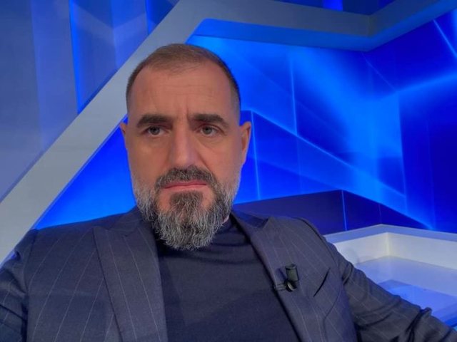 Çim Peka sulmon Ylli Rakipin dhe televizionin ku bëhet emisioni ...