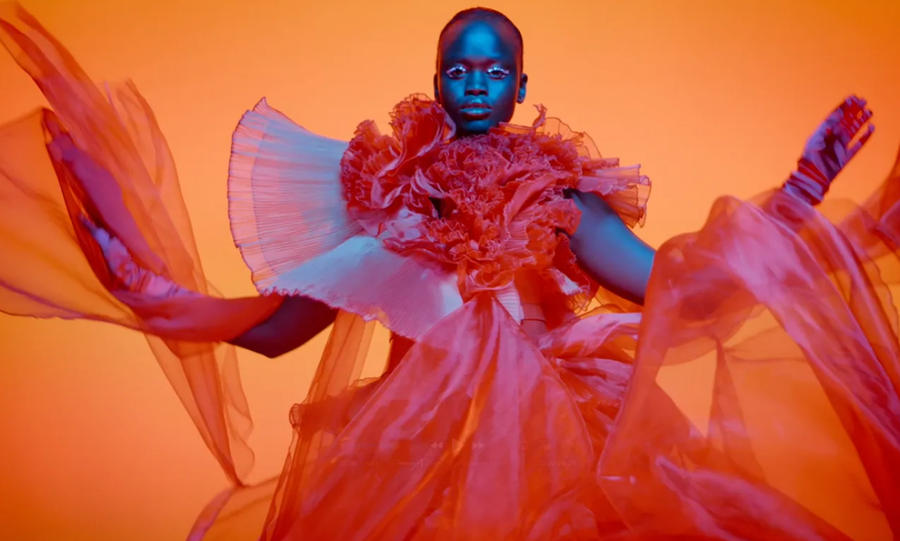 Reklama e "Jaguar" habit edhe Elon Musk: A shisni makina? – Podiumi ...