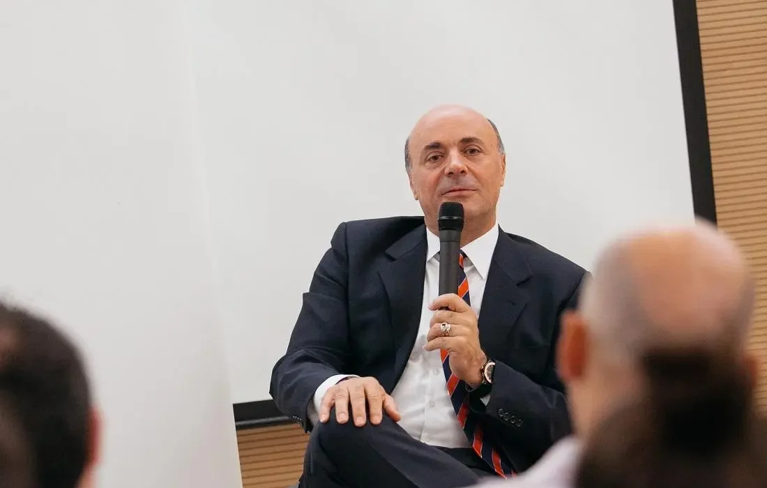 Avni Ponari riblen Sigalin – Podiumi Lajmet më të fundit në Shqipëri