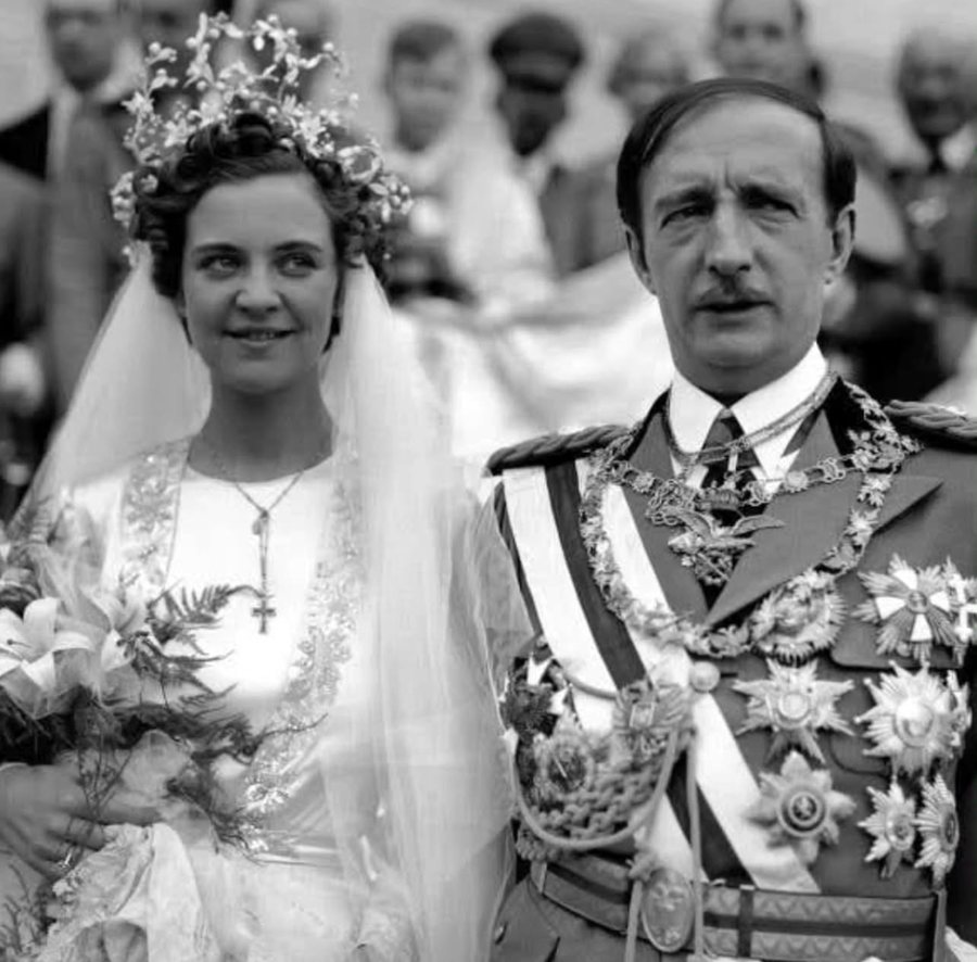 FOTO / Dasma madhështore e Mbretit Zog! – Podiumi Lajmet më të fundit ...